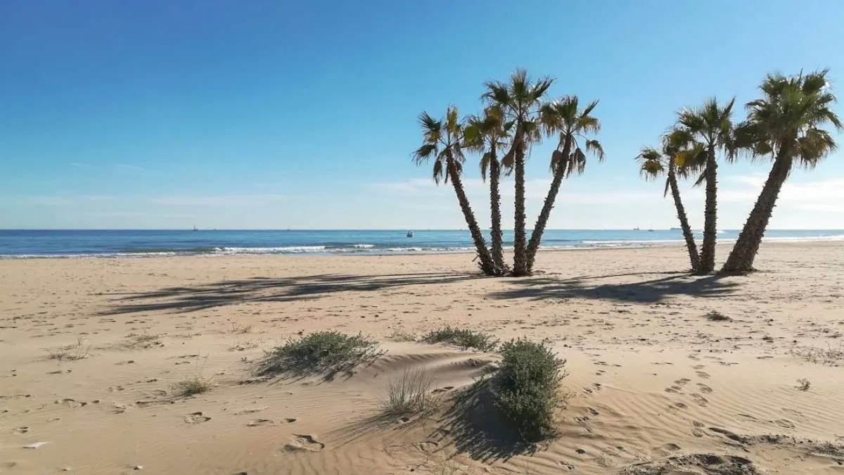 La playa tranquila de Canet d’en Berenguer en Valencia - CONGRESODIARIO