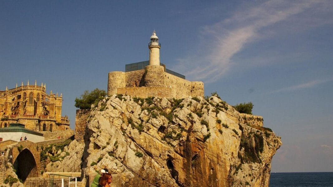 Castillo de Castro Urdiales: faro, cárcel y turismo - CONGRESODIARIO