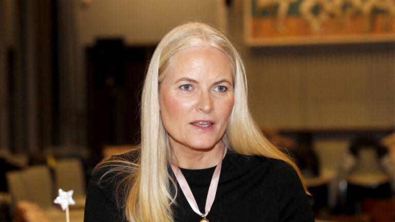 Mette-Marit: Infancia difícil y un padre alcohólico - CONGRESODIARIO