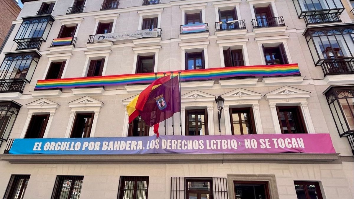 Vox exige retirar banderas LGTBI del Ayuntamiento de Madrid ...